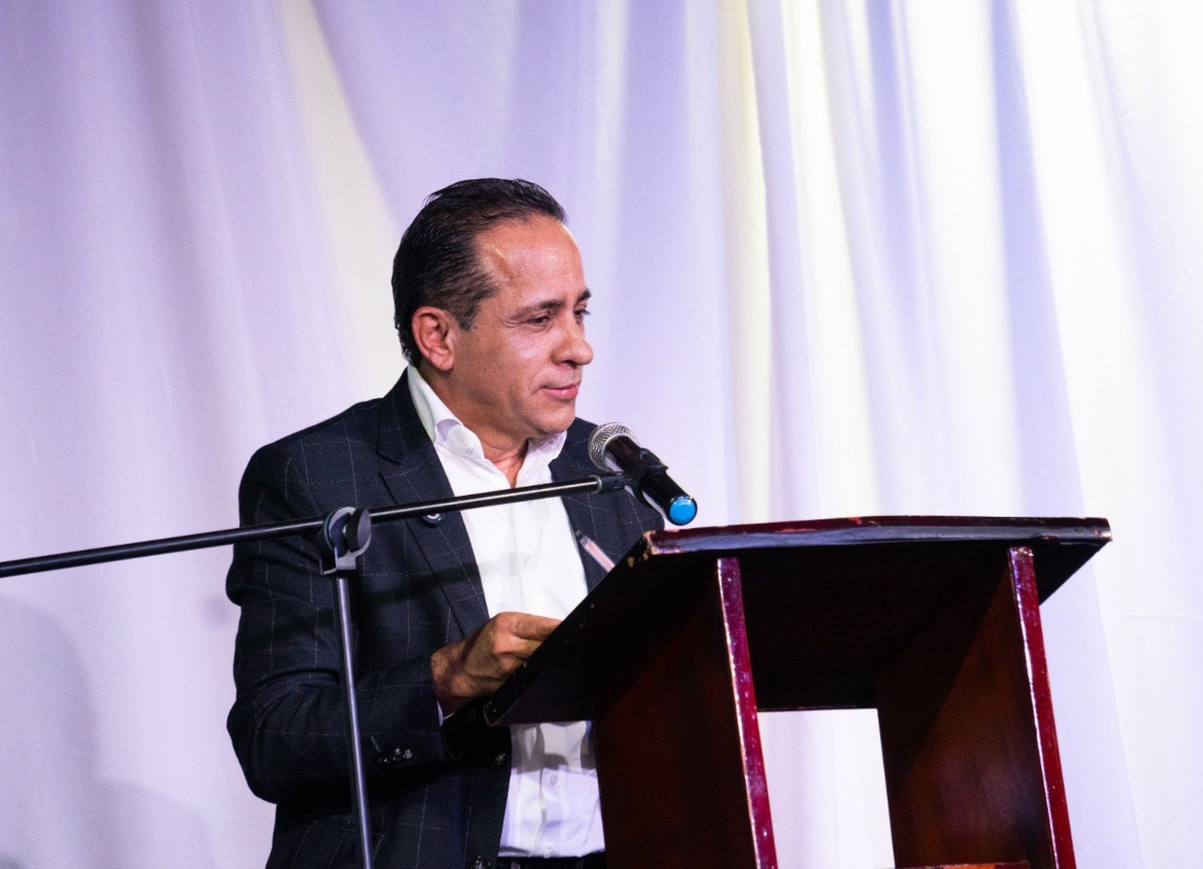 Alexander López continúa como director del DNP